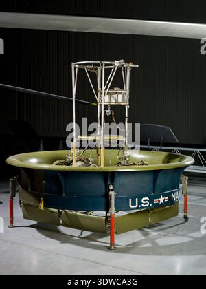 Hiller Model 1031-A-1 was a one-man, twin-engine flying platform with ...