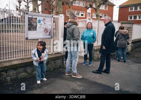 Jean-Paul Lecocq campaigning at Jean Jaurès School in the Neiges ...