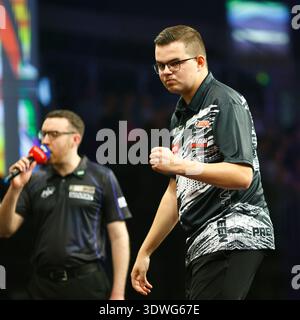 Gian van Veen celebrates winning a leg during the 2026 BetMGM Premier ...