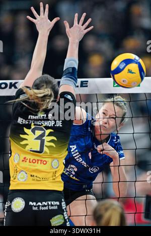 Antonia Stautz (Allianz MTV Stuttgart, #06), Mitte - kritischer Blick ...