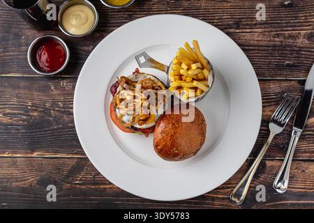 Gourmet beef burger topped with egg and onion Stock Photo - Alamy