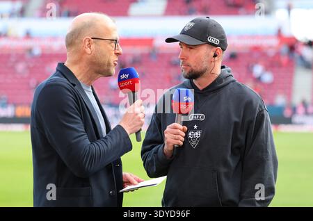 from left: Coach Sebastian Hoeness (Stuttgart), Bilal El Khannouss ...