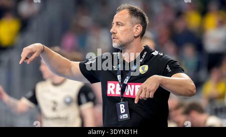Maik Machulla (coach, head coach, RNL), gives instructions, gestures ...