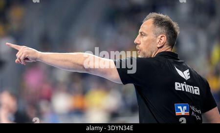 Maik Machulla (coach, head coach, RNL), gives instructions, gestures ...