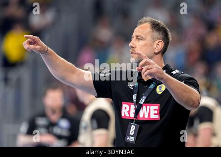 Maik Machulla (coach, head coach, RNL), gives instructions, gestures ...