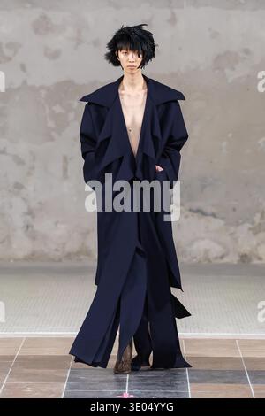 Paris, Frankreich. 09th Mar, 2026. Jennie Kim attends CHANEL Fall ...
