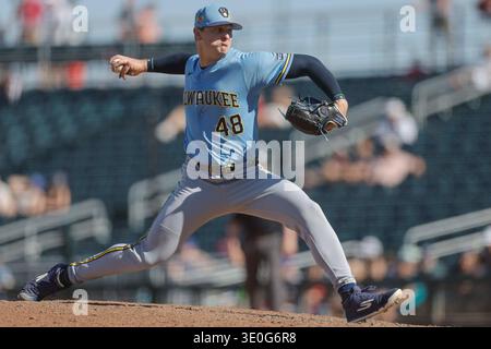 Milwaukee Brewers pitcher Craig Yoho throws during the ninth inning of ...