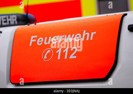 Aufschrift "112" auf Feuerwehrauto Symbolfoto: Blaulicht, 26.04.2026 ...