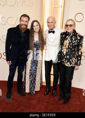 Amy Madigan, Ed Harris and Lily Dolores Harris at the 98th Annual ...