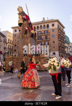 VALENCIA, SPAIN - MARCH 18, 2026: The monumental Falla Sueca-Literato ...