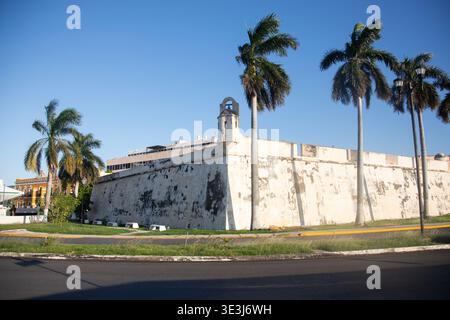 Campeche, Mexico; 1st January 2026: Promenade with monument and palm ...