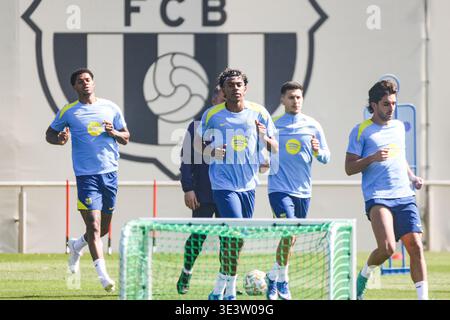 Barcelona, Spain. 29 March, 2026: Young penitents from the 'Gran Poder ...