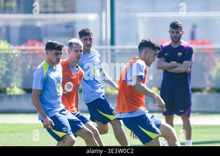 Barcelona, Spain. 29 March, 2026: Young penitents from the 'Gran Poder ...