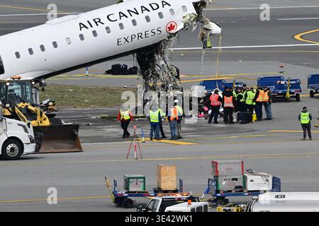 March 25, 2026, Queens, New York, Usa: (NEW) Airport maintenance crews ...