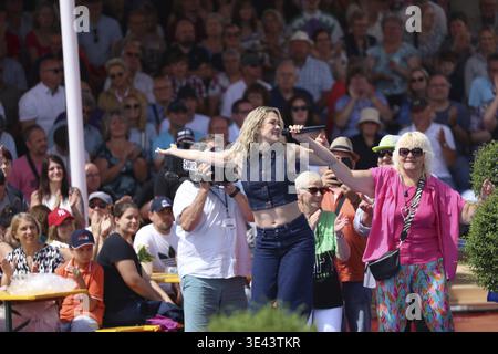 Linda Hesse in the ARD TV show 'Immer wieder sonntags' at Europa-Park ...
