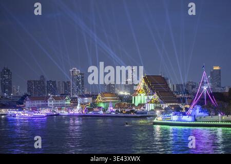 Vijit Chao Phraya Light Show at Wat Arun in City of Bangkok in Thailand ...