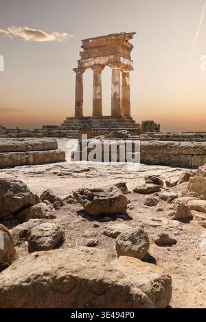 Sunset view of Doric ruins in Paestum Archaeological Park, Campania ...
