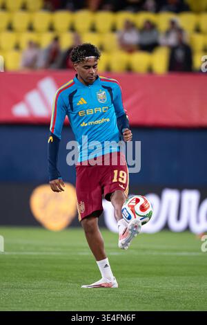 VILLARREAL, SPAIN - MARCH 27: Lamine Yamal of Spain and FC Barcelona in ...