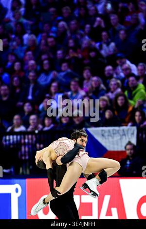 Laurence FOURNIER BEAUDRY & Guillaume CIZERON (FRA), during Ice Dance ...