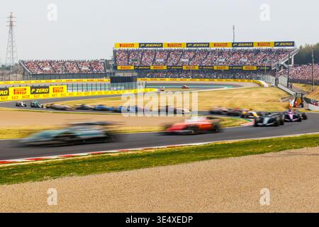 The field of cars during the F1 Grand Prix of Japan at the Suzuka ...