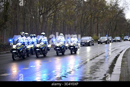 Berlin, Germany. 30th Mar, 2026. A limousine with a Syrian flag drives ...