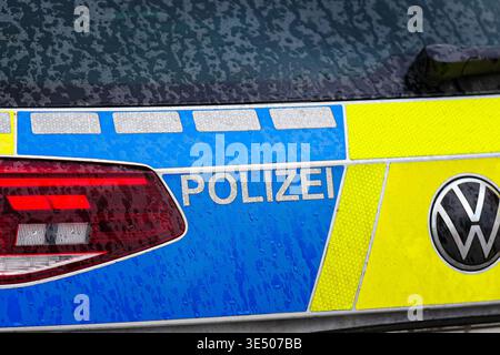 Aufschrift "Polizei" auf Polizeiauto Symbolfoto: Blaulicht, 16.06.2026 ...