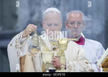 Pope Leo XIV celebrates the Mass of the Lord's Supper on Easter Holy ...