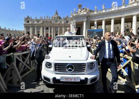 Pope Leo XIV waves to the faithful at the end of the Easter Sunday Mass ...
