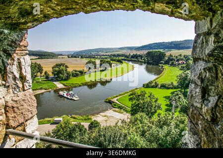 Blick auf die Weser bei Samtgemeinde Bodenwerder-Polle von der Burg ...