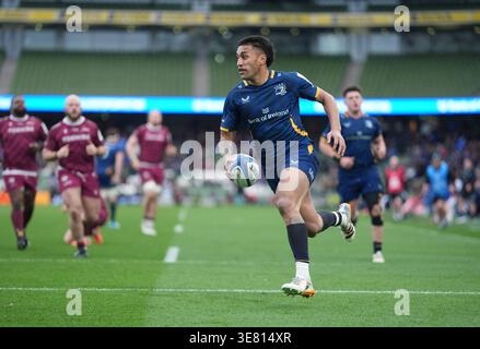 Rieko Ioane of Leinster scores a try during the Investec Rugby ...