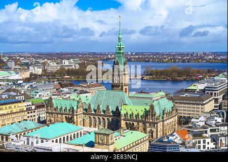 City panorama, city view Hamburg with the Alster in the foreground ...
