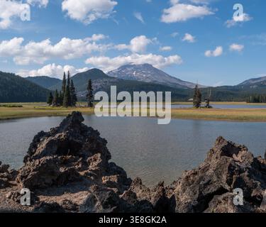 Panorama of the central Oregon Cascades rising over Bend from Pilot ...
