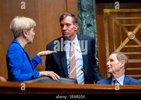 Sen. Mark Warner, D-Va., and Sen. Ron Wyden, D-Ore., speak during a ...