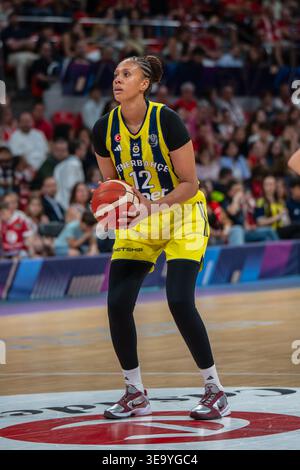 Zaragoza, Spain. 19 April 2026. Emma Meesseman (Fenerbahce) during ...