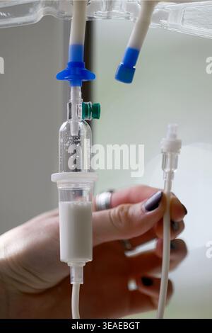 PRODUCTION - 09 April 2026, Saxony, Chemnitz: Nursing trainees practise ...