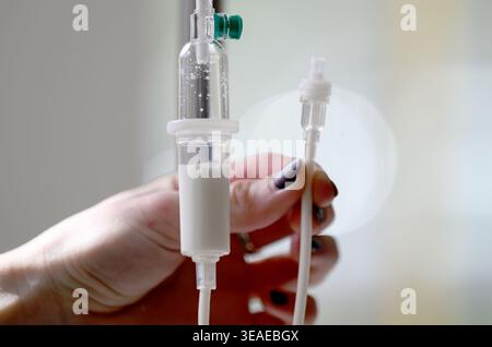 PRODUCTION - 09 April 2026, Saxony, Chemnitz: Nursing trainees practise ...