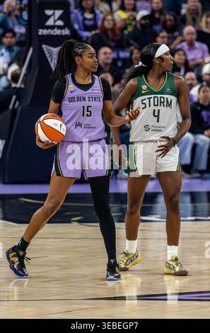 Golden State Valkyries guard Tiffany Hayes (15) plays against the Las ...