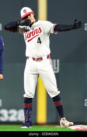Minnesota Twins third baseman Tristan Gray (4) and second baseman Luke ...