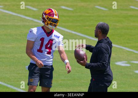 Washington Commanders wide receiver Antonio Williams (14) works out ...