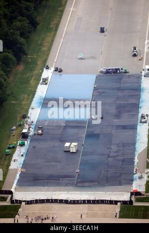 Work continues at the Lincoln Memorial Reflecting Pool, Wednesday, June ...