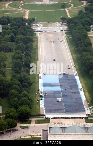 Work continues at the Lincoln Memorial Reflecting Pool, Wednesday, June ...