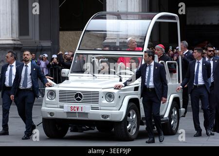 Pope Leo XIV arrives in procession at the Basilica of St. Peter in Ciel ...