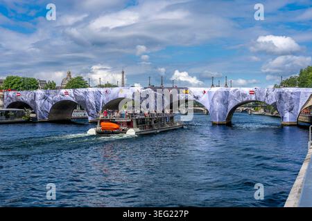 As a tribute to Christo and his wrapping of the Pont Neuf, artist JR ...