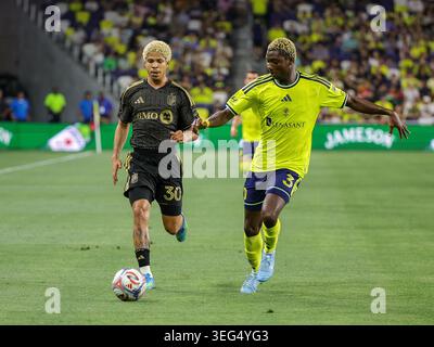 LAFC Defender David Martinez (30) defends the ball against Seattle ...