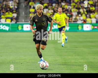 LAFC Forward David Martinez (30) defends the ball against Seattle ...