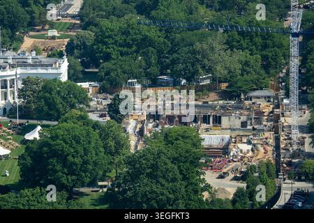 Work continues on the construction of the ballroom at the White House ...