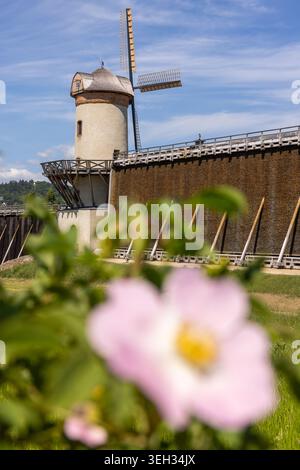 25 May 2026, Hesse, Bad Nauheim: The windmill tower "An der langen Wand ...