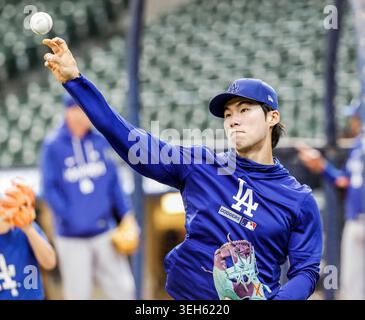 Los Angeles Dodgers shortstop Hyeseong Kim fields a ball hit fir a ...