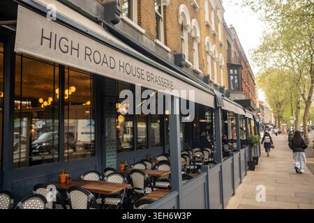 LONDON - APRIL 15, 2026: CHISWICK HIGH ROAD W4 – Waterstones bookshop ...