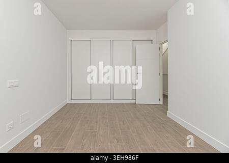 An open and immaculate space where the only elements are built-in ...